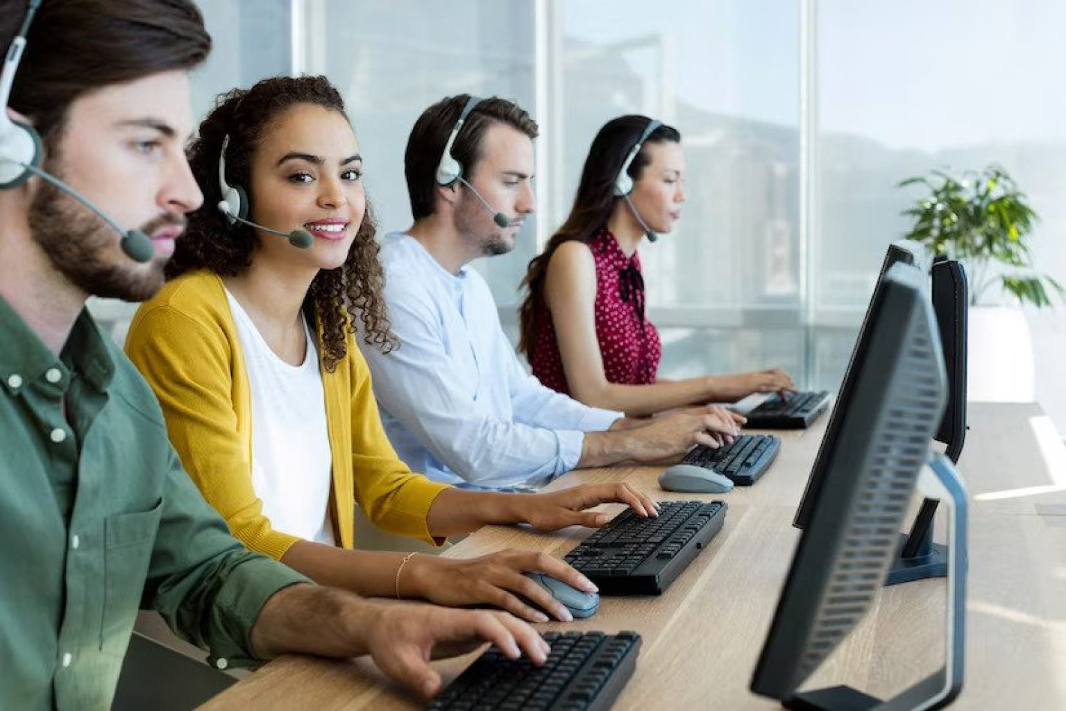 Step-By-Step Guide: How To Build A Help Desk - Tech Trends Pro